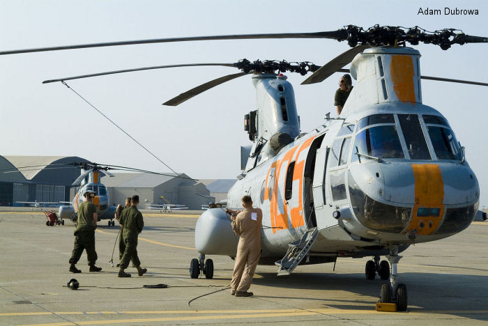 157652 Boeing-Vertol CH-46F C/N 2551